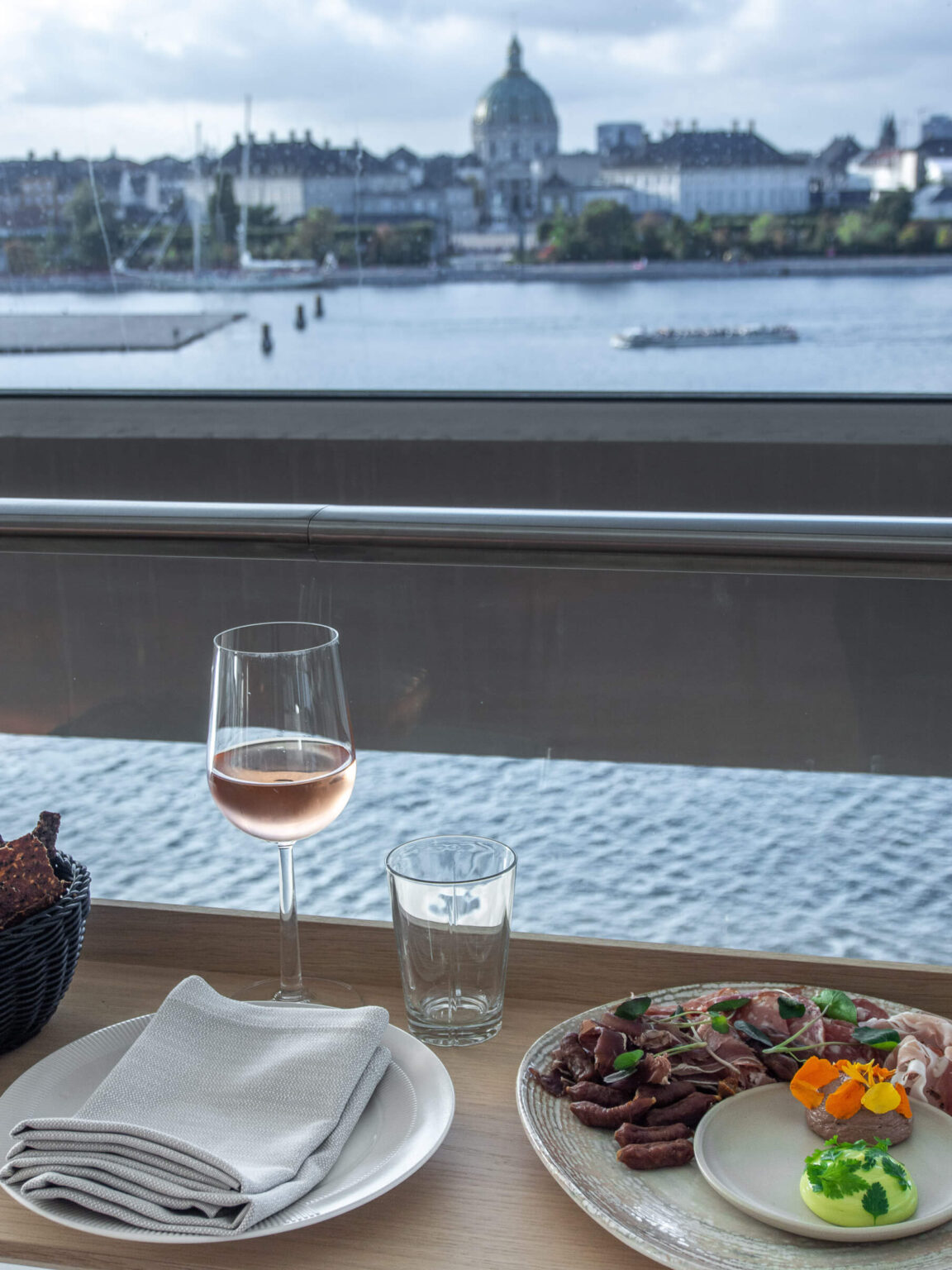 Restaurant Almanak in the Opera - Diningbar with danish specialties